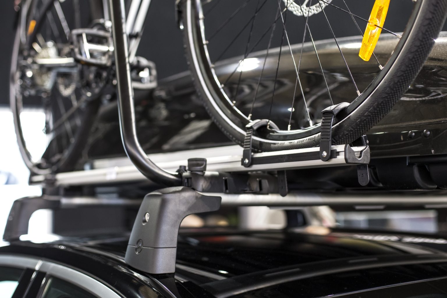 Roof Racks vs. Crossbars: Which is the Best Option for Your Vehicle?